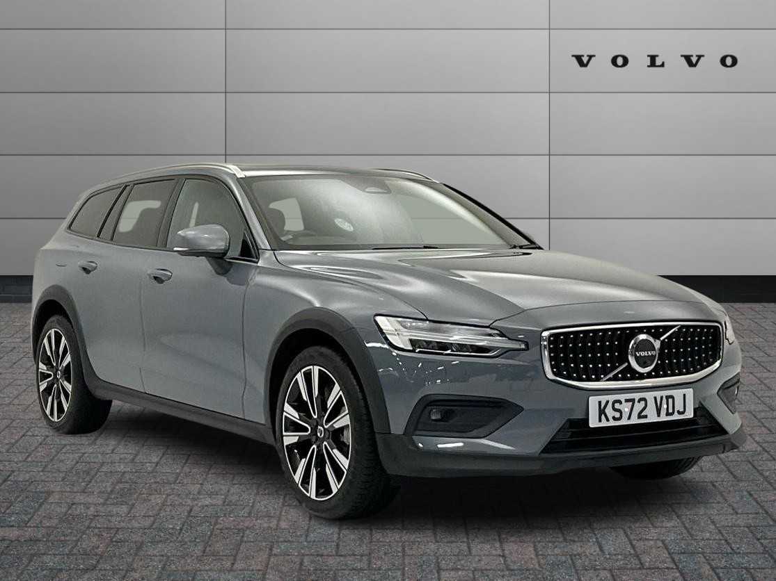 Volvo V60 Cross Country Ultimate, B5 AWD mild hybrid, Petrol, Used ...