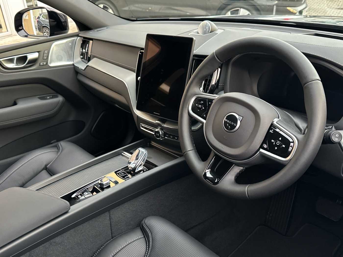 Volvo XC60 Black Edition Ultra, T8 AWD Plug-in hybrid, Electric/Petrol ...
