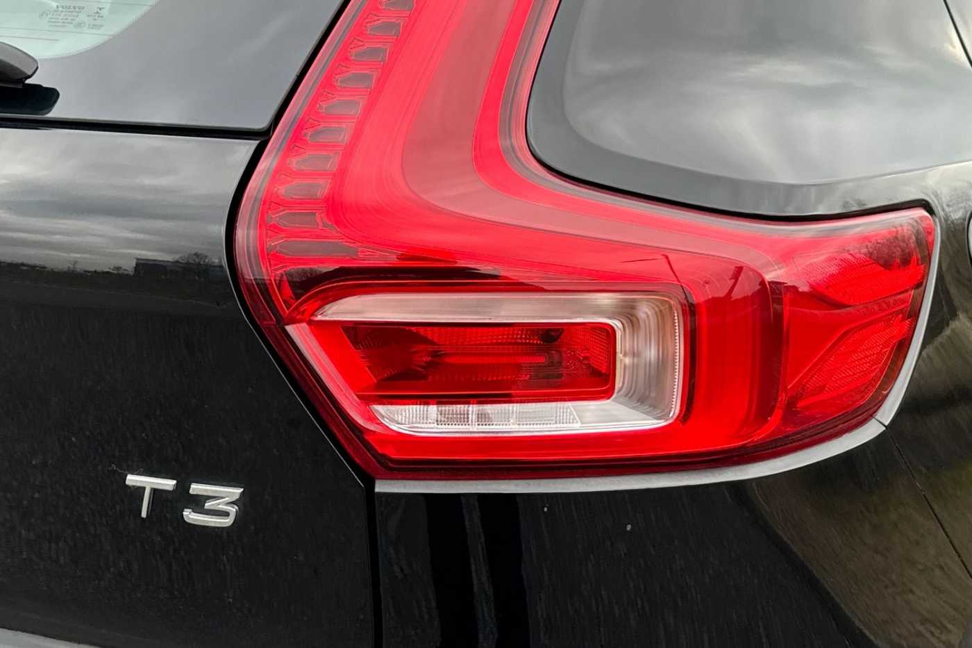 Volvo XC40 Momentum, T3 Sat Nav Dual Climate LED Lights Cruise Control ...