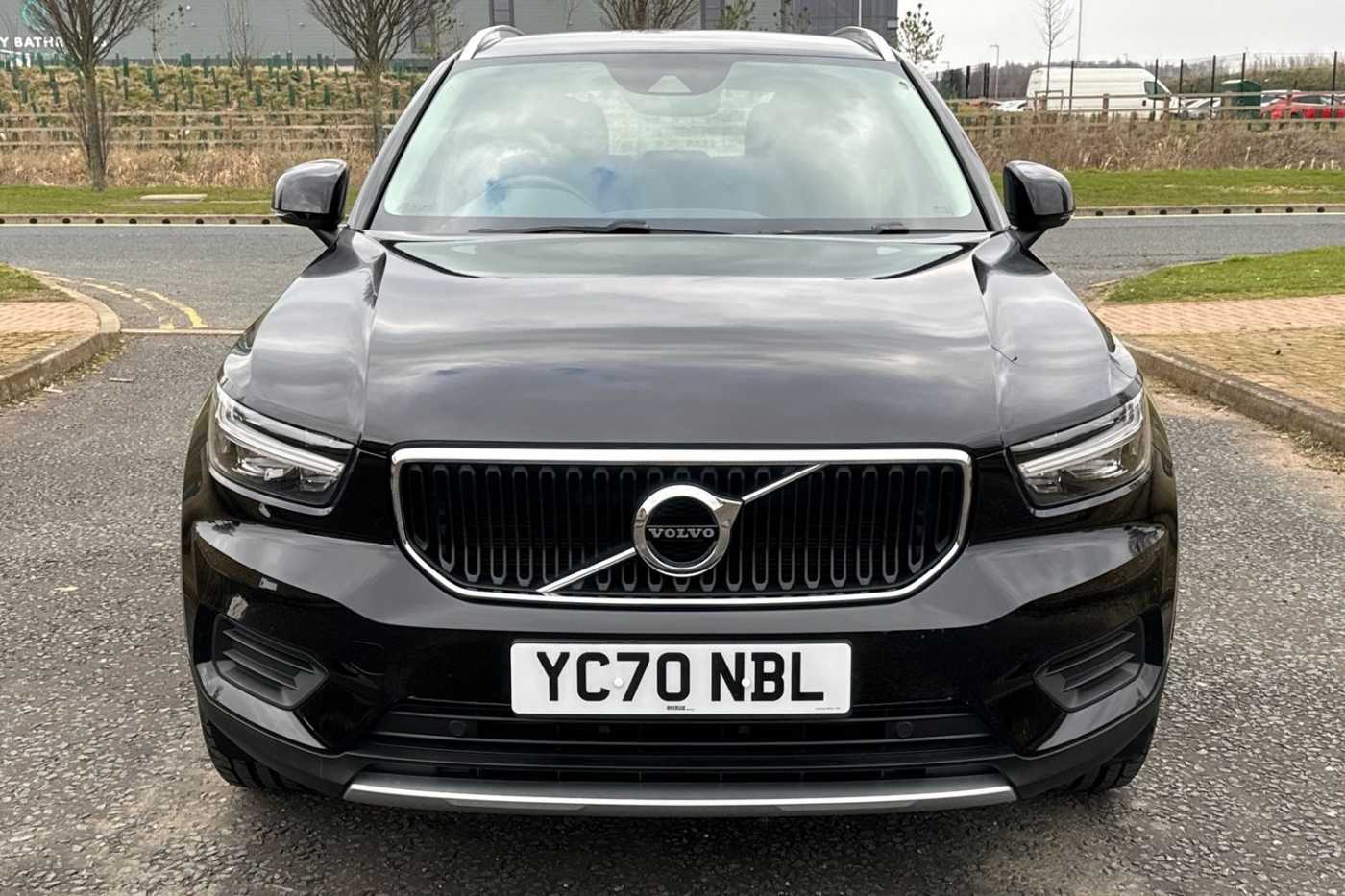 Volvo XC40 Momentum, T3 Sat Nav Dual Climate LED Lights Cruise Control ...